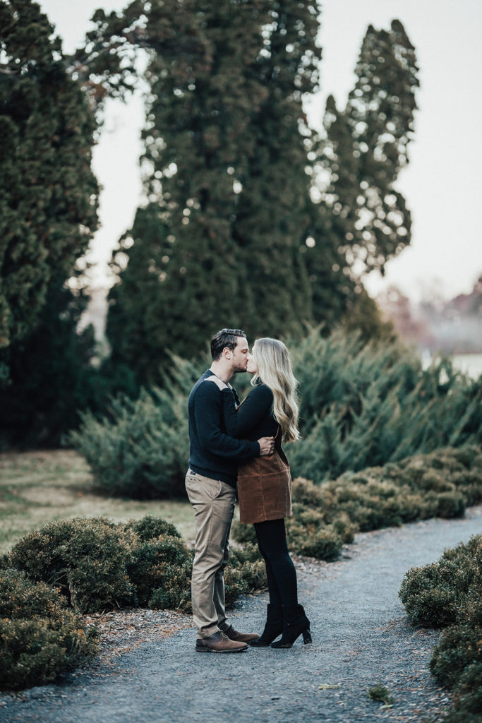 Virginia Christmas Session - Hailey & Daniel - Rachel Yearick Photography