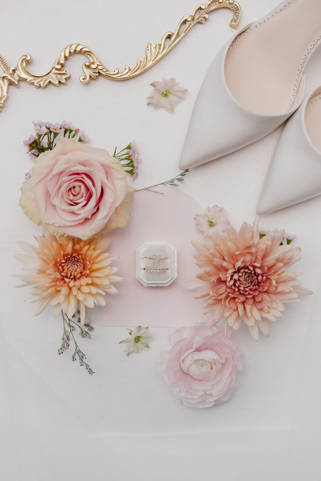 Emily & Heyward’s Dreamy Summer Wedding at Keswick Vineyards | A Floral ...